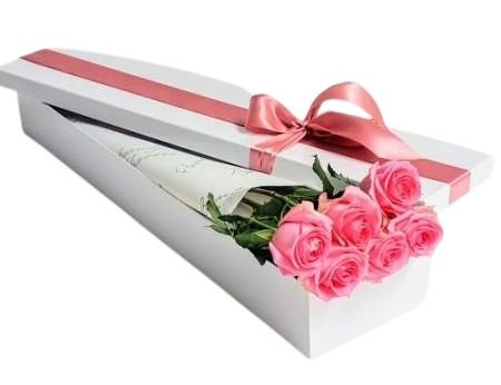 Luxury Box of Eight Roses - Elegant Floral Gift | Flowers Box London